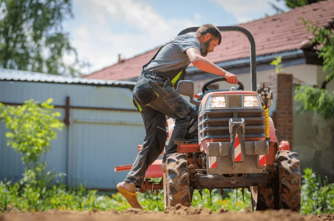 Panduan Lengkap Memilih dan Menggunakan Traktor Mini dengan Efisien